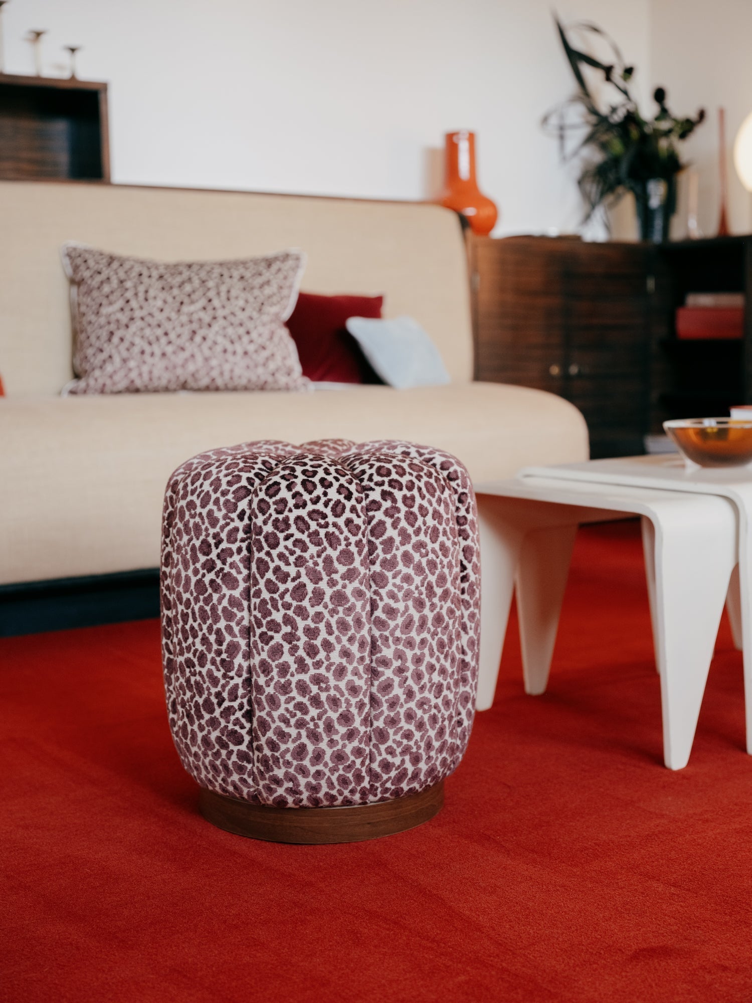 How to use a pouf ? Living room pouf, decorative design object – Clovi ...